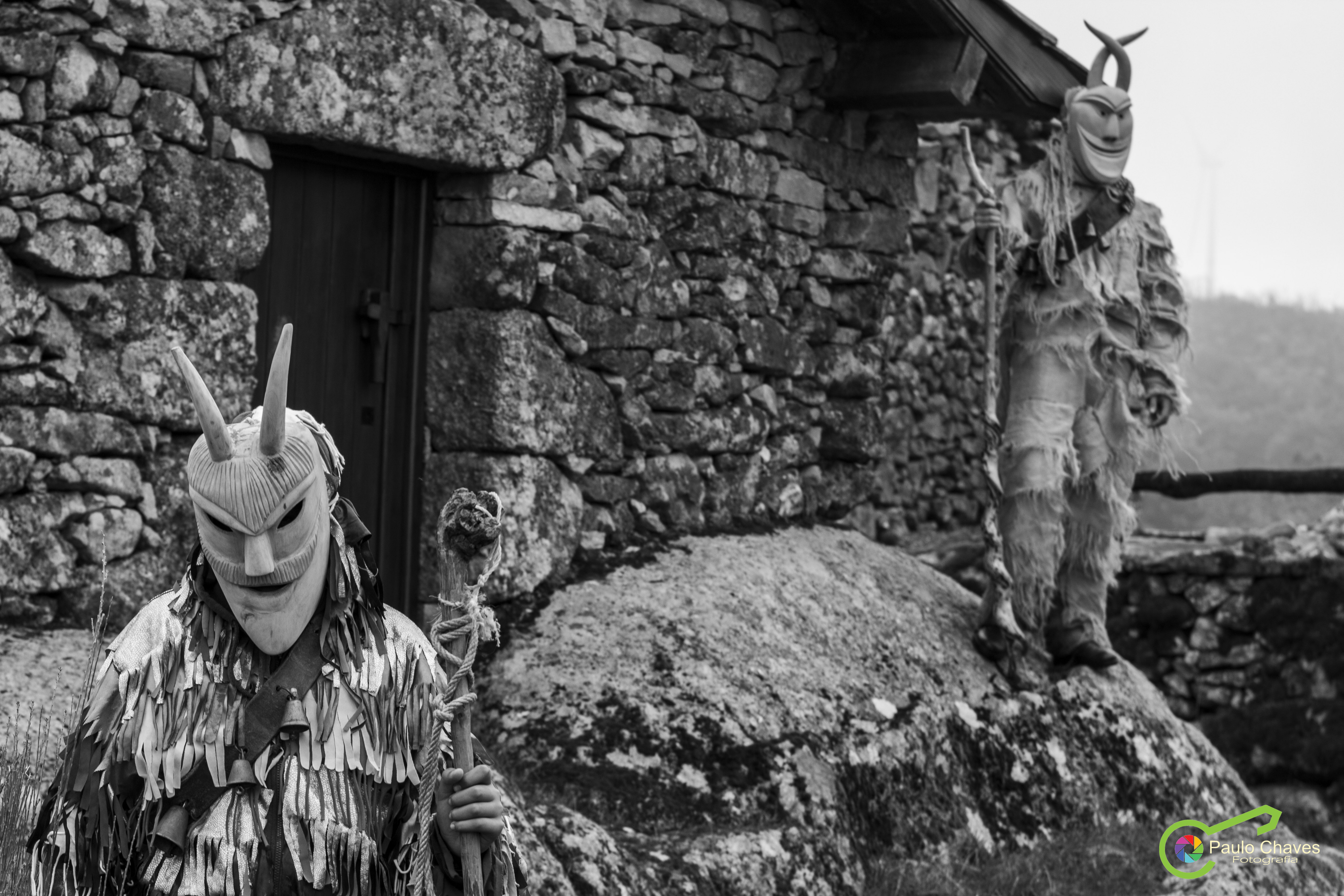 Caretos de Lazarim - Rostos de um Entrudo Português | Artelogy.com